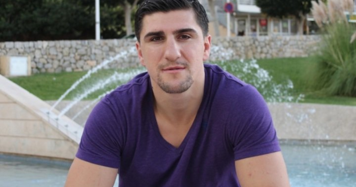 Хук с нарушением правил победил неизвестного соперника - iSport.ua