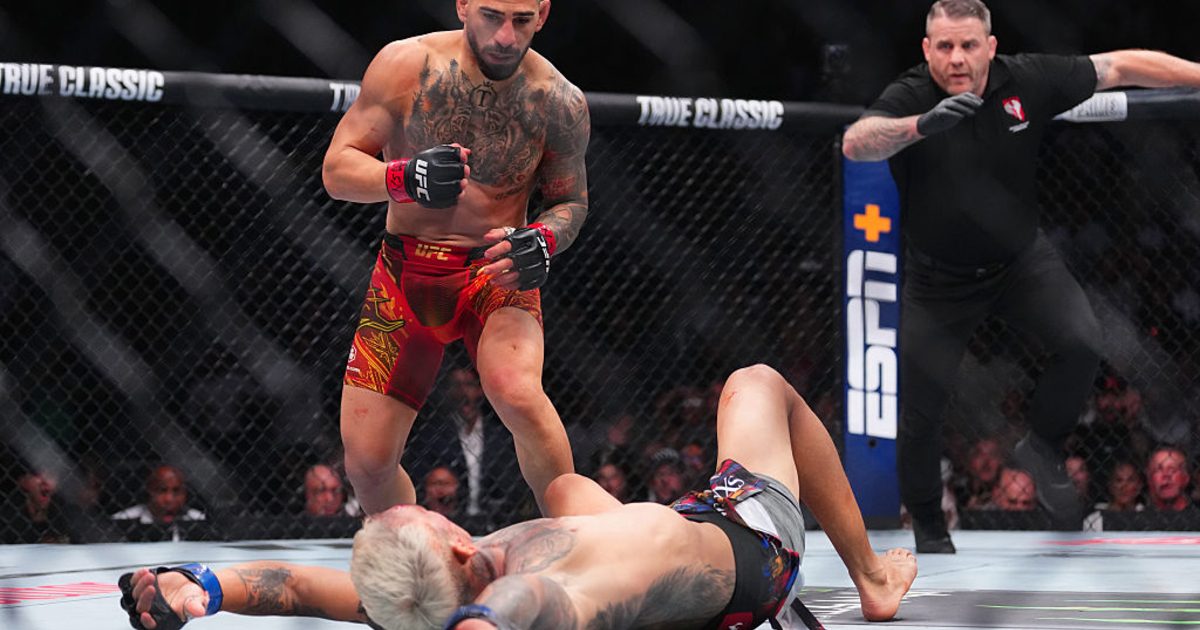 Топурия стал чемпионом UFC в легком весе, уничтожив Оливейру - iSport.ua